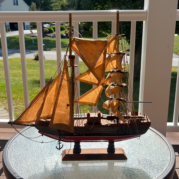 Accents | Collectibles Model Sailing Titles Ship Blue Nose There Are ...